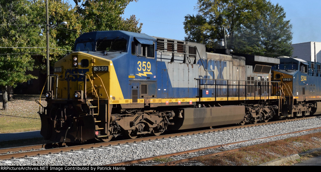 CSX 359 AC44CW and CSX 5244 ES40DC bring Q042 north through Cartersville GA 3:44PM 10-29-2016